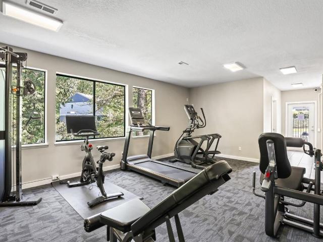 Veri on Cascade Barclay 3 Bedroom Apartment for Rent at 775 Cascade St, Oregon City, OR 97045 Barclay Hills