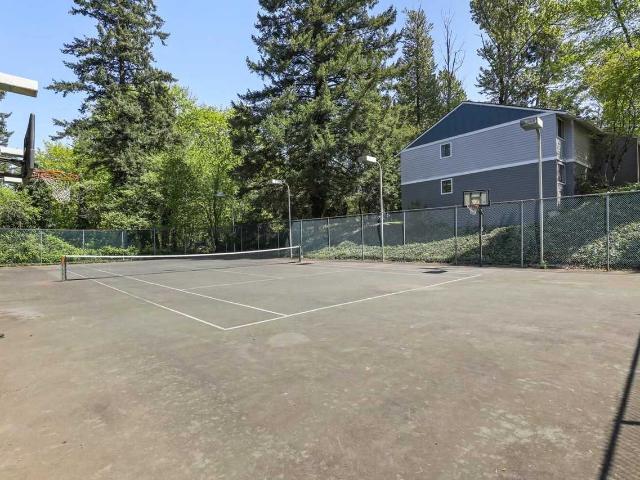 Veri on Cascade Barclay 3 Bedroom Apartment for Rent at 775 Cascade St, Oregon City, OR 97045 Barclay Hills