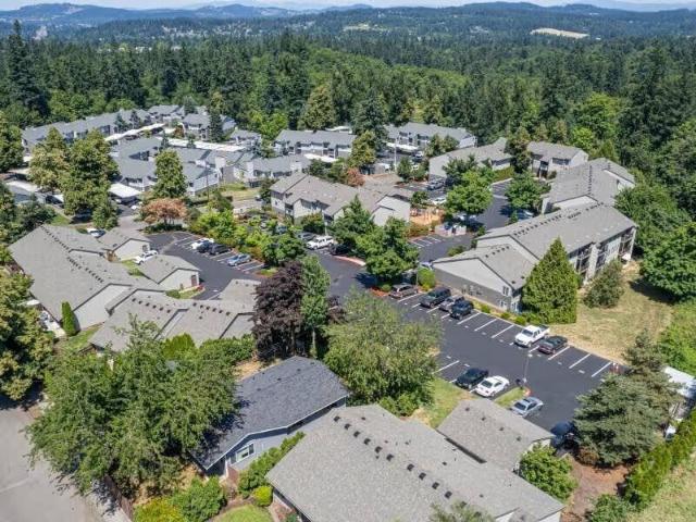 Veri on Cascade Forest Heights 2 Bedroom Apartment for Rent at 750 Cascade St, Oregon City, OR 97045 Barclay Hills