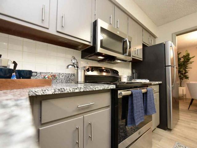 Veridian Castleton 2 Bedroom Apartment for Rent at 7503 Ivywood Cir, Indianapolis, IN 46250 Allisonville
