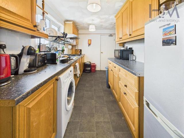 Verity Way, Stevenage, Hertfordshire. 5 bed detached house to rent £3,250 pcm £750 pw
