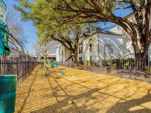 Verlaine on the Parkway 2 Bedroom Apartment for Rent at 5151 Verde Valley Ln, Dallas, TX 75254
