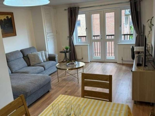 Vermeer Court, Amsterdam Road, E14
