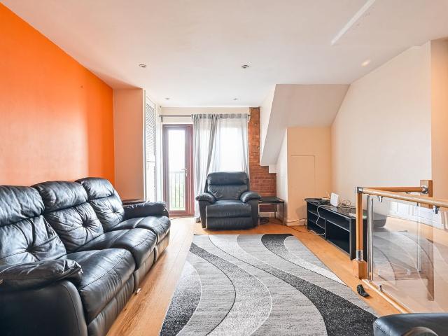 Vermeer Court E14, Docklands, London, 3 bed flat to rent, £2,950 pcm | PrimeLocation