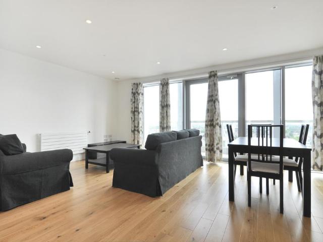 Vermilion, E16 2 bed apartment to rent £2,450 pcm £565 pw