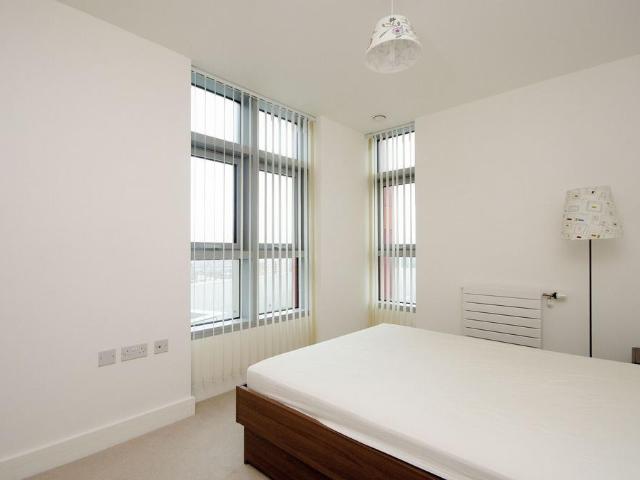 Vermillion, Canning Town, London, E16 2 bed flat to rent £2,275 pcm £525 pw