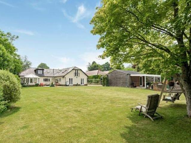 Verner Close, Headley, 5 Bedroom Detached