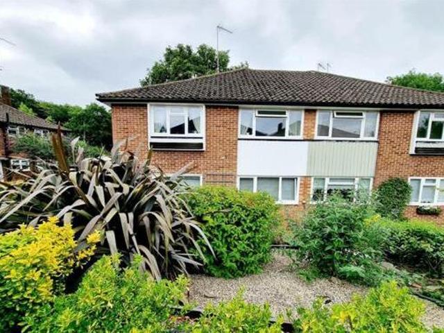 Vernon Crescent, East Barnet, 2 Bedroom Flat