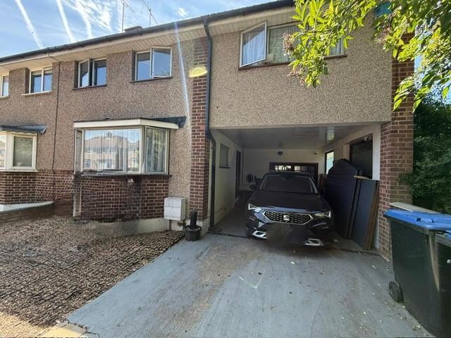 Vernon Avenue, Enfield EN3 4 bed semi detached house to rent £2,650 pcm £612 pw