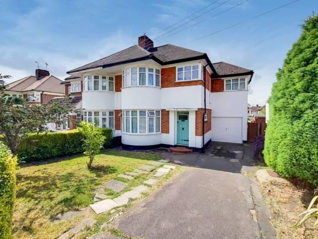 Vernon Drive, Stanmore HA7 5 bed house to rent £3,500 pcm £808 pw