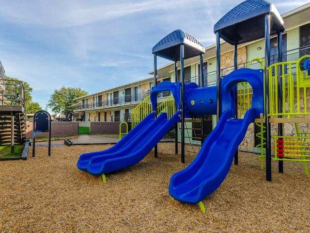 Vernon Oaks 1 Bedroom Apartment for Rent at 3311 S Vernon Ave, Dallas, TX 75224 Wynnewood Heights