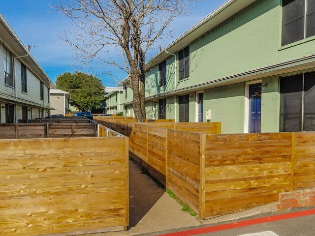 Vernon Oaks 1 Bedroom Apartment for Rent at 3311 S Vernon Ave, Dallas, TX 75224 Wynnewood Heights