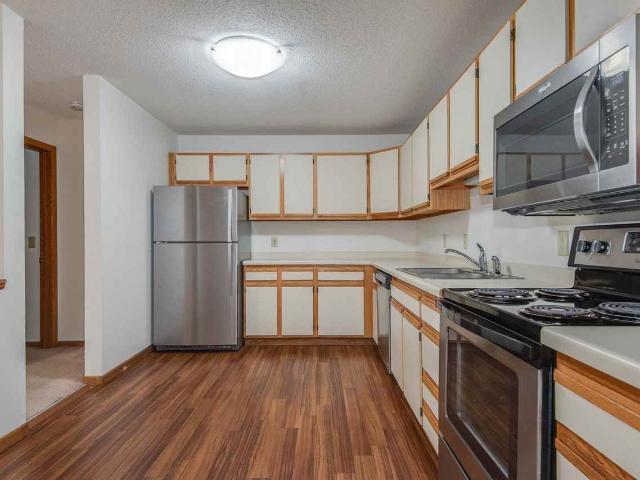 Vernon Oaks Apartments 2 Bedroom Apartment for Rent at 5400 Vernon Ave S, Edina, MN 55436 Edina