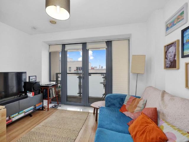 Vernon Road, Bow, London E3, 2 bed flat to rent, £2,200 pcm | PrimeLocation