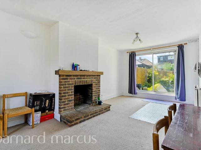Vernon Road, FELTHAM 3 bed house to rent £2,150 pcm £496 pw