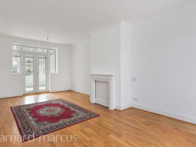 Vernon Road, FELTHAM 3 bed house to rent £2,150 pcm £496 pw