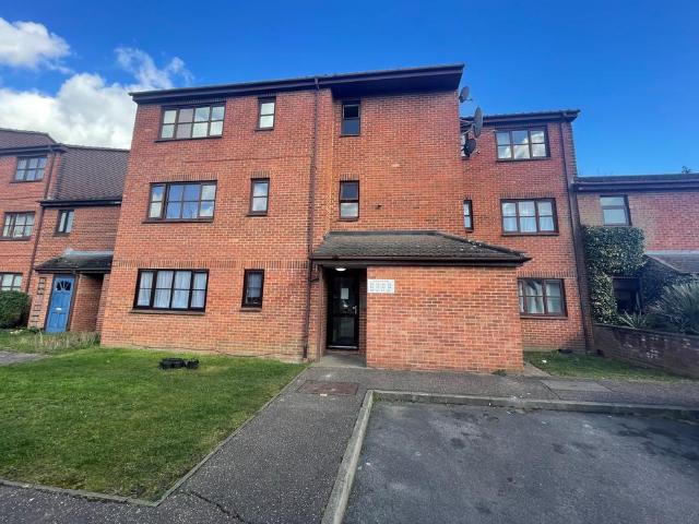 Verona Close, Cowley, UB8 Studio to rent £1,000 pcm £231 pw