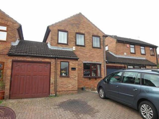 Veronica Drive, Giltbrook, 3 Bedroom Link