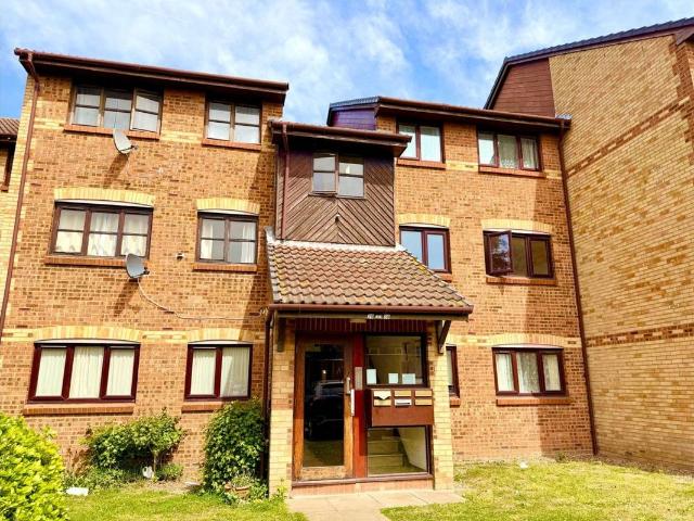 Veronica Gardens, London SW16, 2 bed flat to rent, £1,665 pcm | PrimeLocation