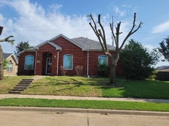 Versailles Ave