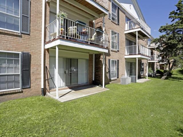 Versailles Place Apartments 2 Bedroom Apartment for Rent at 5145 E State St, Rockford, IL 61108