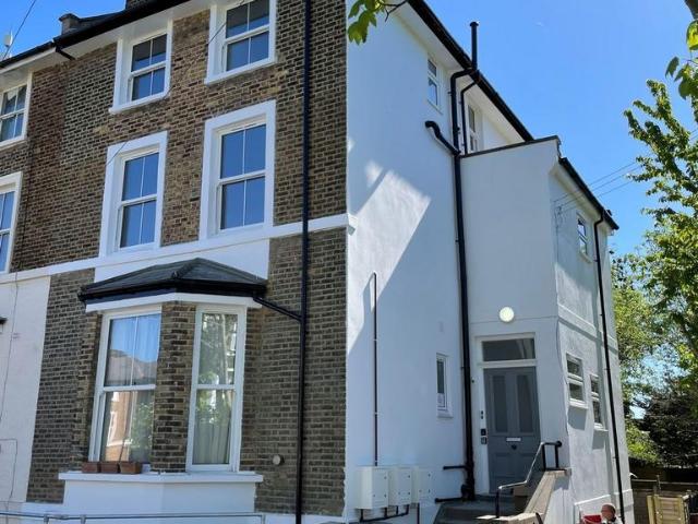 Versailles Road, London 3 bed semi detached house to rent £2,650 pcm £612 pw