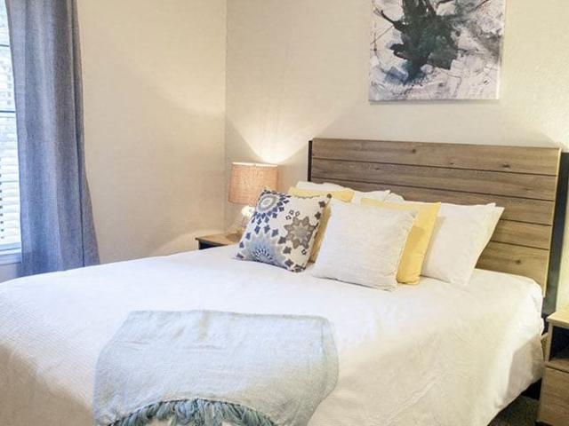 The Versailles Apartments 1 Bedroom Apartment for Rent at 4900 Pear Ridge Dr, Dallas, TX 75287