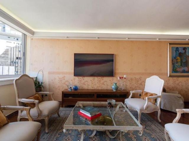 Confortável apartamento para venda em Jardim Paulista com 3 quartos, sendo 1 suíte, 182m² remaxfro
