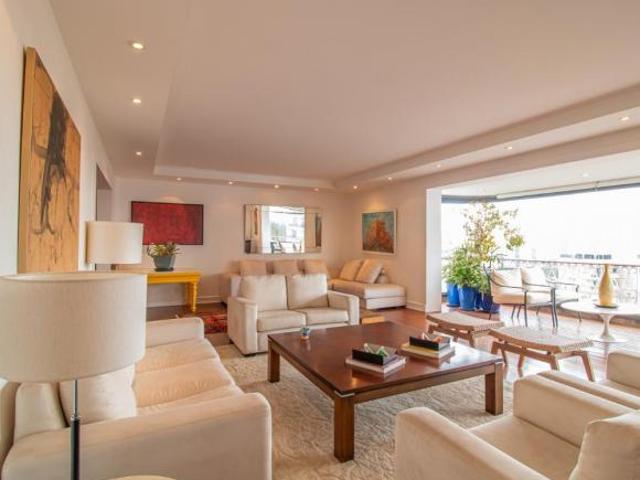 Versátil apartamento para venda em Alto da Boa Vista com 3 quartos, sendo 3 suítes, 329m²