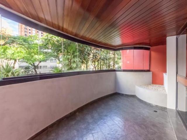 Aconchegante apartamento para venda em Indianópolis com 4 quartos, sendo 4 suítes, 198m²