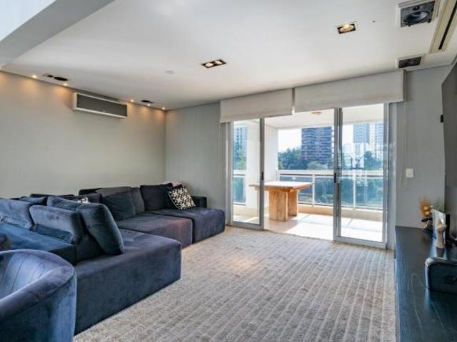 Confortável apartamento para venda em Jardim Fonte do Morumbi com 2 quartos, sendo 2 suítes, 210m²