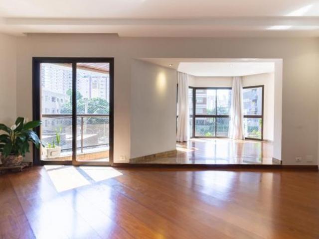 Versátil apartamento para venda em Perdizes com 4 quartos, sendo 4 suítes, 215m²