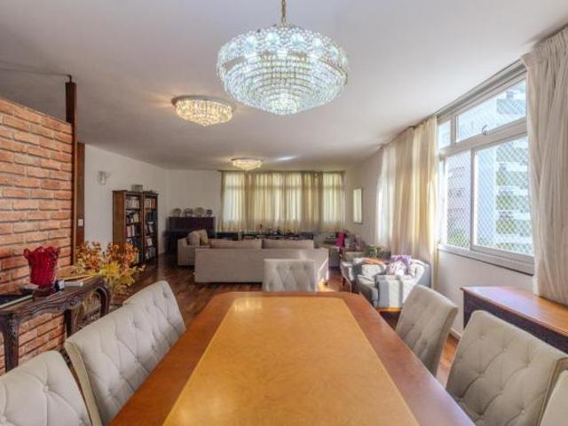 Versátil apartamento para venda em Santa Cecília com 3 quartos, sendo 1 suíte, 198m²