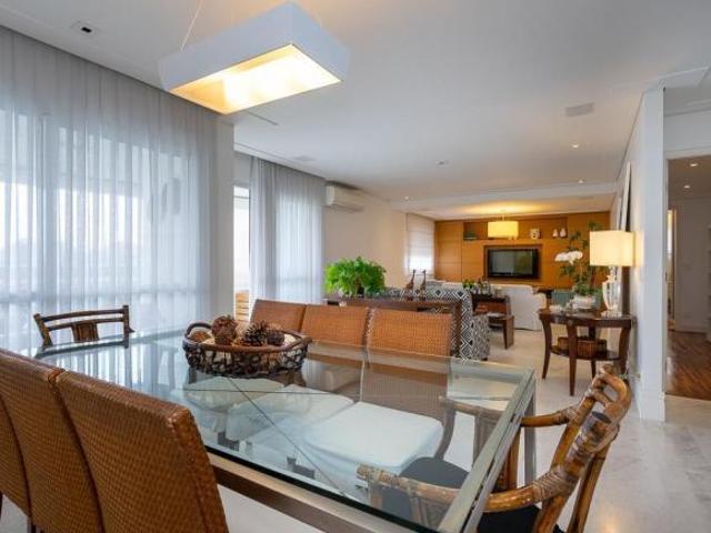Agradável apartamento para venda em Vila Andrade com 3 quartos, sendo 1 suíte, 177m²
