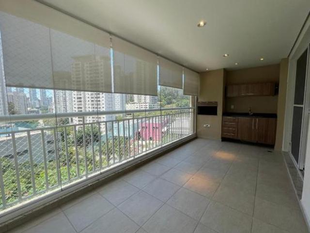 Atraente apartamento para venda em Vila Andrade com 3 quartos, sendo 2 suítes, 127m²
