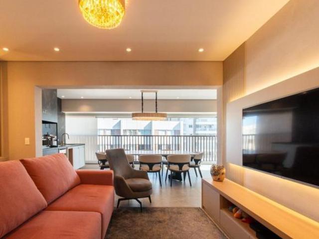 Atraente apartamento para venda em Vila Gumercindo com 3 quartos, sendo 3 suítes, 138m²