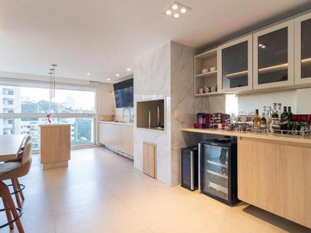 Versátil apartamento para venda em Vila Mariana com 3 quartos, sendo 3 suítes, 198m²