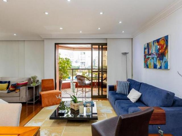 Agradável apartamento para venda em Vila Nova Conceição com 3 quartos, sendo 3 suítes, 151m²