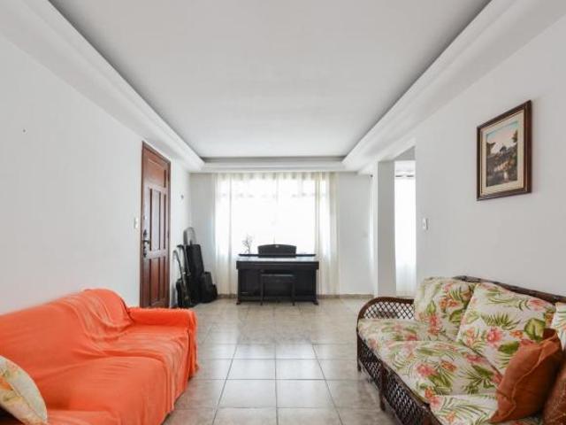 Elegante casa de vila para venda em Cambuci com 3 quartos, sendo 3 suítes, 200m²