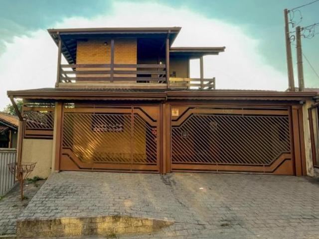 Versátil casa de vila para venda em Centro com 4 quartos, sendo 2 suítes, 257m²
