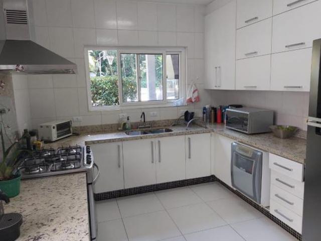 Confortável casa em condomínio para venda com 3 quartos, sendo 3 suítes, 350m² urban#SUSO0