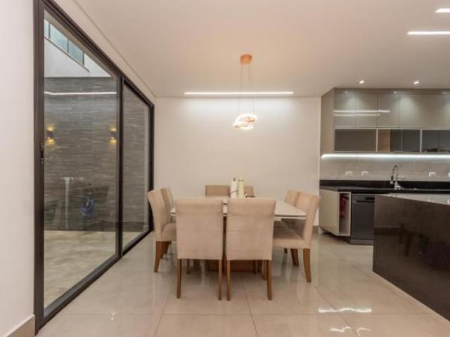 Confortável casa em condomínio para venda com 4 quartos, sendo 2 suítes, 300m² remaxmonarca#3NBQM