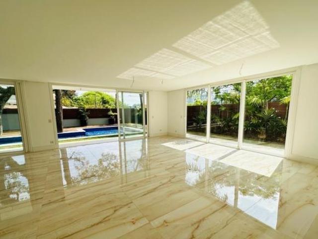 Atraente casa em condomínio para venda com 4 quartos, sendo 4 suítes, 786.97m² elietetufanini#LYY9