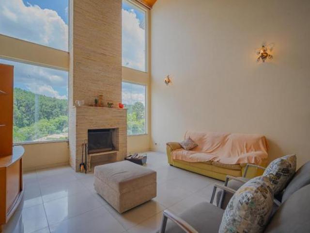 Atraente casa em condomínio para venda com 5 quartos, sendo 5 suítes, 395m²