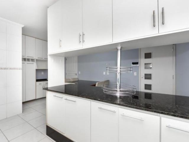 Elegante casa para venda e locação em Vila Isolina Mazzei com 3 quartos, sendo 3 suítes, 218m² luc