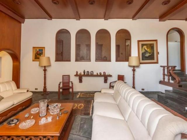 Elegante casa para venda em Campo Belo com 5 quartos, sendo 4 suítes, 369m² elietetufanini#3TJ73
