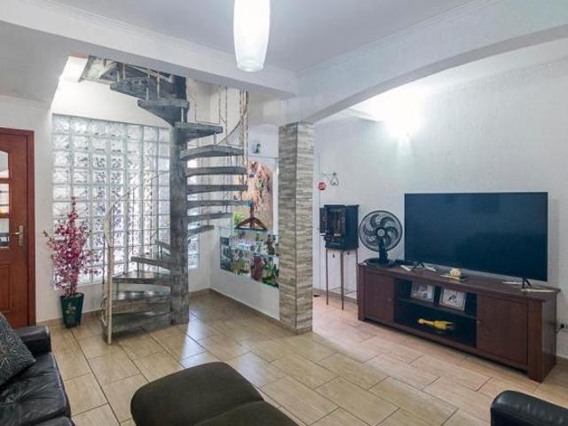 Versátil casa para venda em Assunção com 3 quartos, sendo 1 suíte, 216m²