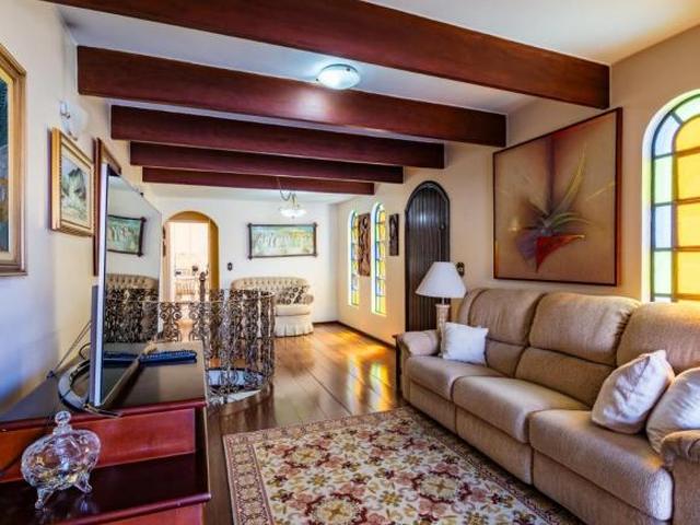 Espetacular casa para venda em Jardim Aeroporto com 3 quartos, sendo 1 suíte, 180m²