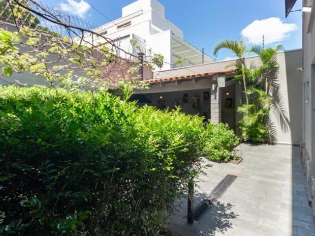 Aconchegante casa para venda em Jardim Paulistano com 4 quartos, sendo 1 suíte, 300m²