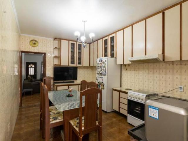 Versátil casa para venda em Jardim Vivan com 2 quartos, sendo 1 suíte, 130m²